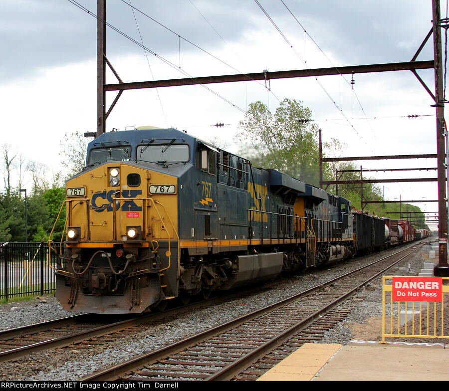 CSX 767, 3047 on Q410
